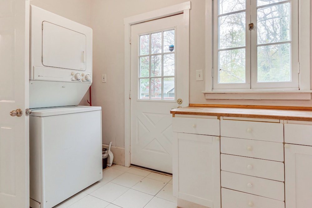 Walk Downtown: Takoma Park Escape W/ Large Yard! - 