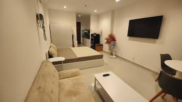 Apartamento básico, vista para a cidade | 1 quarto, individualmente decorados, escrivaninha