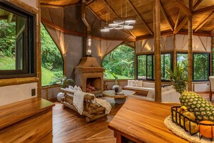 Casa na árvore, vista para a montanha | Área de estar