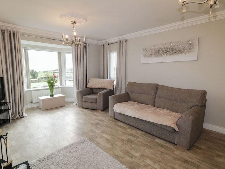 St. Michael's, Pet Friendly, With Hot Tub In Muff, County Donegal - アイルランド