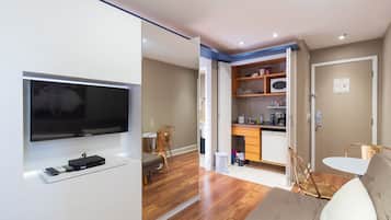 Apartamento | Sala de estar | Televisor