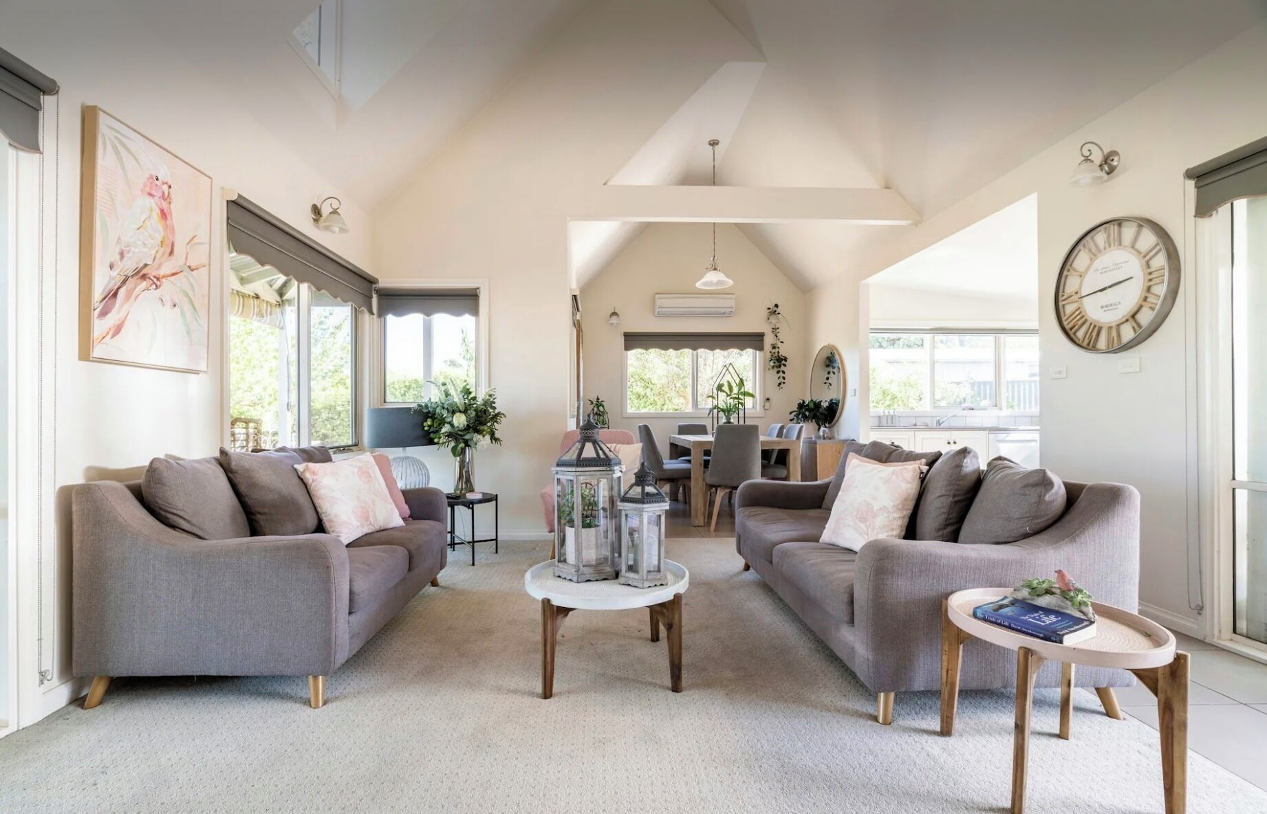 Delightfully Stays Is Walking Distance To Main Street In A Quiet Location - Creswick