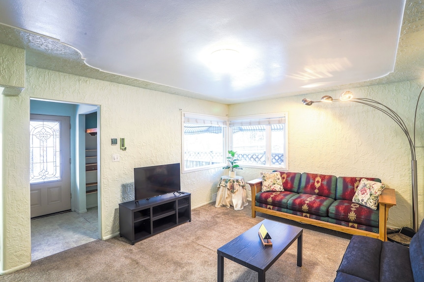 Serene 2-bedroom Apartment In Downtown With Big Parking Lot And Convenience - フェアバンクス, AK