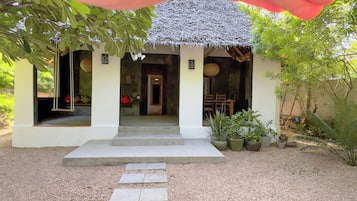 Casa Deluxe, 2 quartos, vista para a praia | 1 quarto, com decoração personalizada, com mobília individualizada