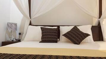 Quarto Triplo Deluxe | Secretária, secretária adequada para computadores portáteis