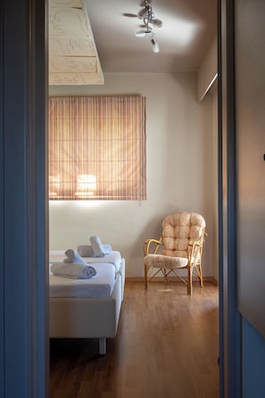Apartamento Deluxe | 2 quartos, cofre no quarto, cortinas/cortinados opacos