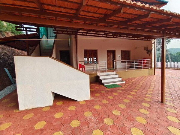 The Hill View Guesthouse - Gokarna