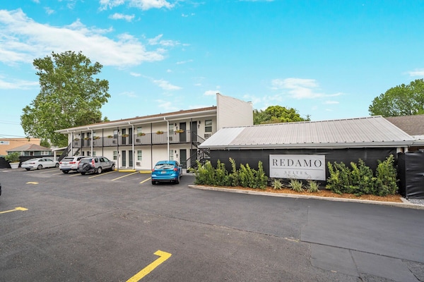 Redamo Suites - Metairie, LA