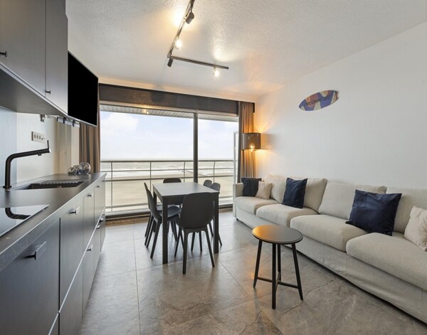 Apartment For 4 People With Terrace - Blankenberge