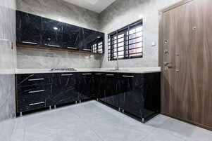 Suite Deluxe, várias camas, Vista para a cidade | Cozinha privada