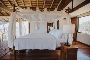Quarto casal ou duplo luxo, vista para o oceano | Roupas de cama premium, cofres nos quartos