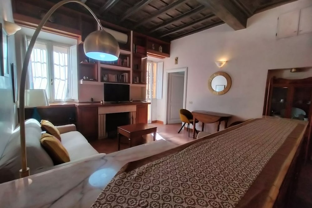 Sunny Trevi house with cute terrace and A/C ! - Rome | Vrbo