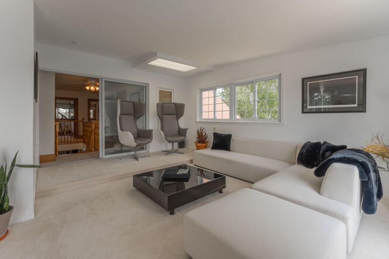 Luxury Hillside Farmhouse On The Bay Of Quinte - Belleville