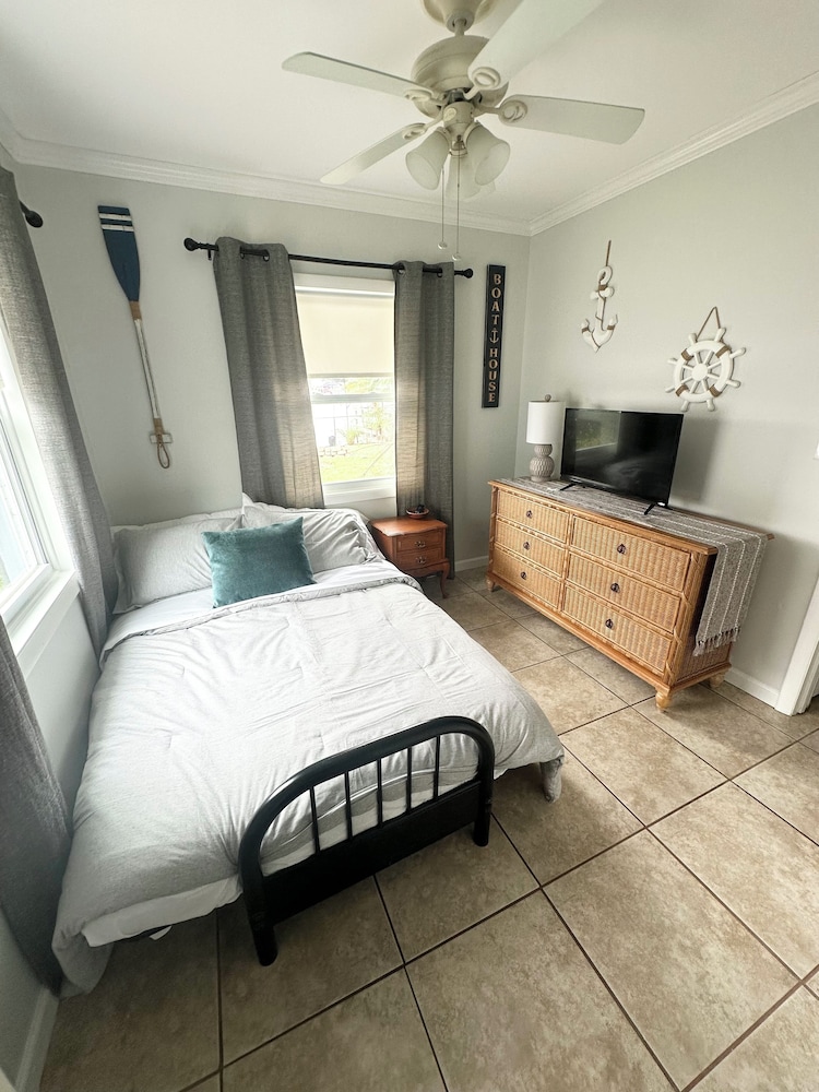 Lakeside Landing on Lake Dora w/ Boat Dock - Lake County | Vrbo