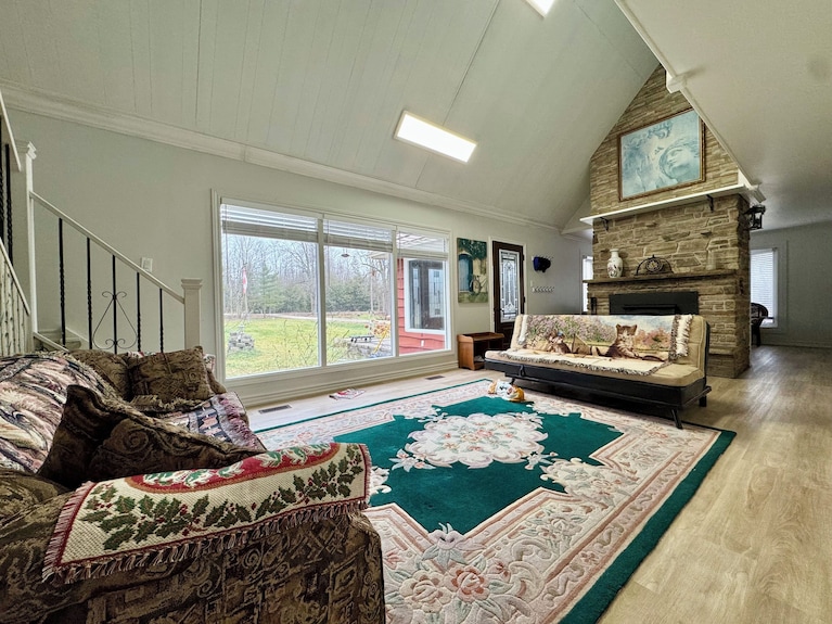 House With 4.5 Bedrooms,10 Acres Of Forest Creek And Trails, Lots Of Parking - Alliston