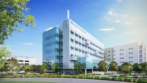 A modern building with a glass facade and the name "KAISER PERMANENTE" on the side.