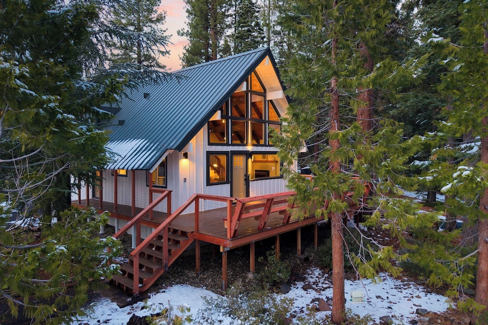 Peaceful Tahoe Retreat 5mins To Lake Cozy Modern Cabin - Lake Tahoe