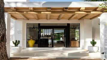 Villa | Exterior