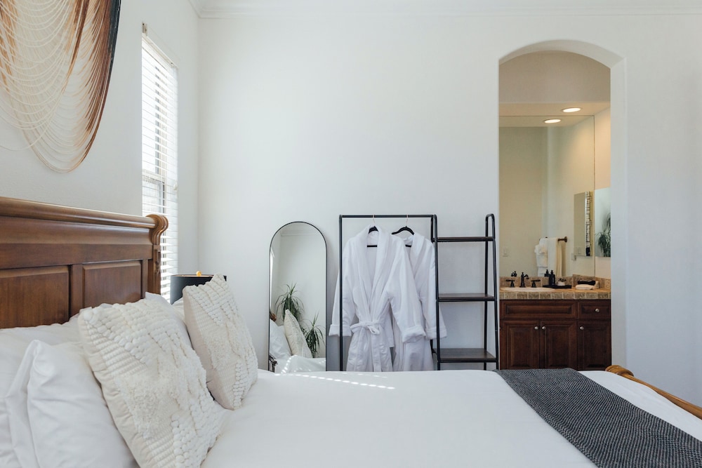 All Inclusive Boho Luxury Retreat /1pm Check-in & Out/Pool/Spa/Cabanas ...