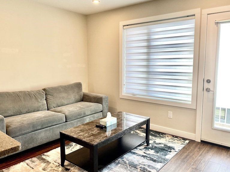 Modern & Luxurious Private Suite In Regina - Regina