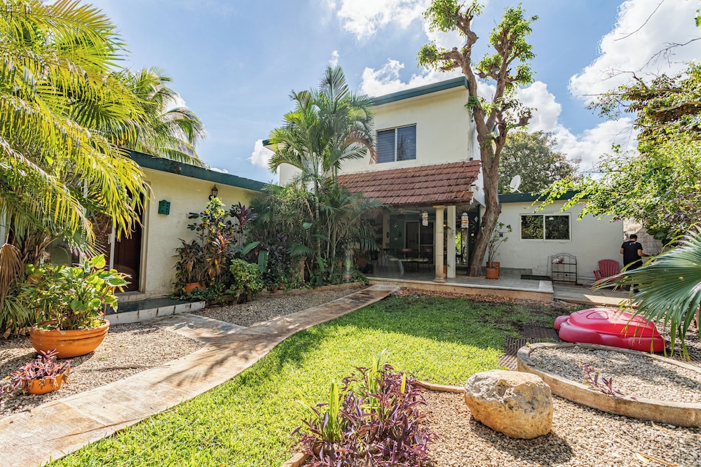 Delightful Family Retreat With Pool - Mérida