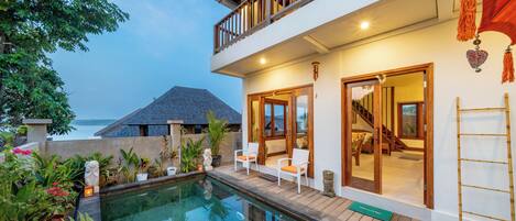 Fachada do alojamento (tarde/noite)