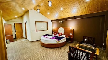 Quarto luxo | Ferros/tábuas de passar roupa, Wi-Fi de cortesia