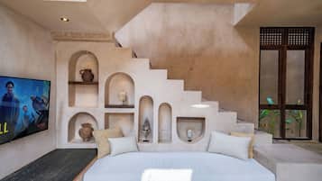 Villa Júnior, vista para a piscina | Sala de estar | Smart TV de 55 polegadas com canais digitais, Netflix