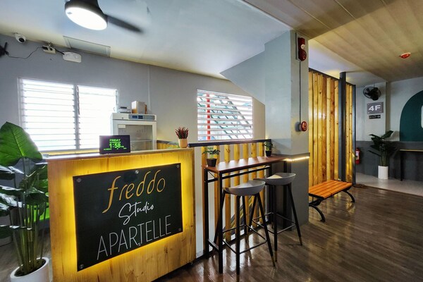 Freddo Studio Apartelle - Lapu-Lapu City