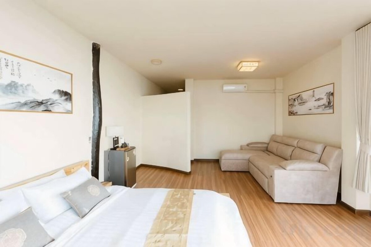 Quartos à prova de som, Wi-Fi de cortesia, roupa de cama