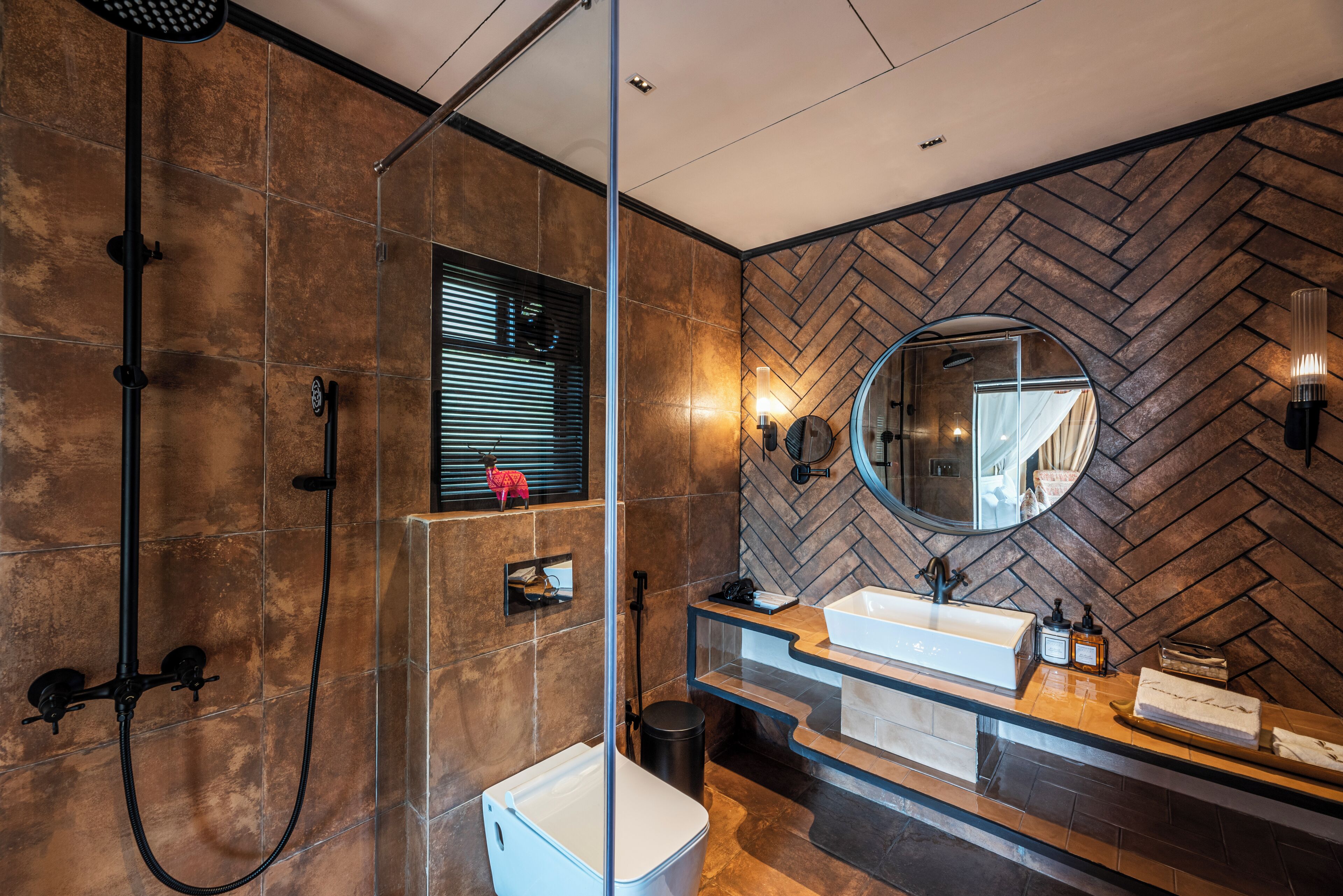 Quarto superluxo | Banheiro | Chuveiro, produtos de toalete grátis, secador de cabelo 