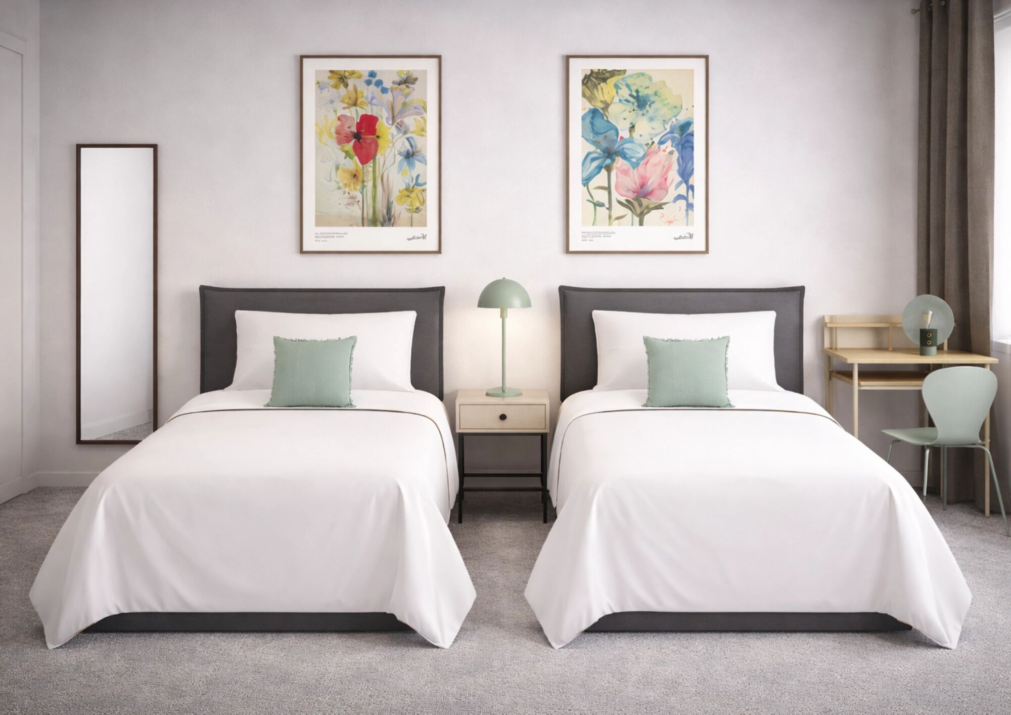 Quarto casal clássico | Edredons de pluma, escrivaninha, espaço de trabalho para notebook