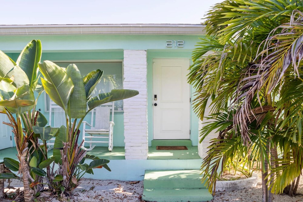 Beachside Bliss Lush Private Pool Bbq King Bed - Dania Beach, FL