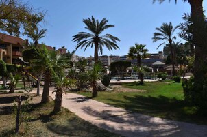 Quarto casal ou duplo standard, sacada, vista para o jardim | Vista para o jardim