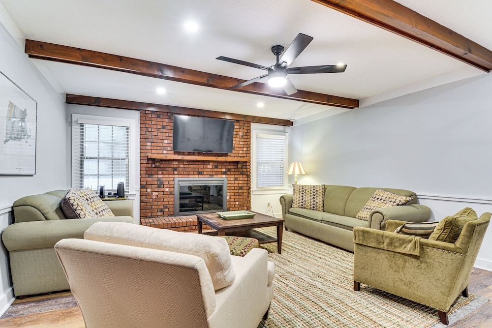 Walk To Parks & Town Square: Cary Home W/ Yard! - Apex, NC