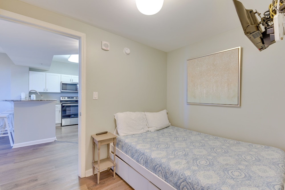 Walk To White-sand Beach: Resort Condo In Destin! - Destin, FL