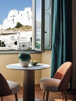 Junior Suite City View | Frigobar, cofres nos quartos, cortinas blackout, quartos à prova de som