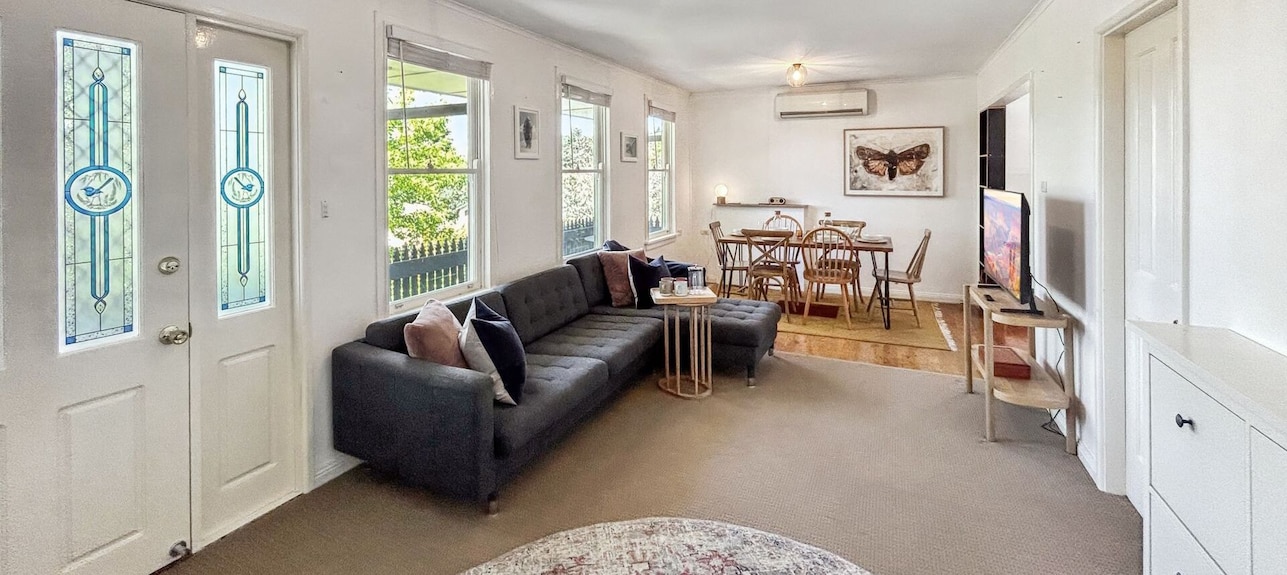 Kumquat Cottage Pet Friendly Home With Spacious Backyard. -