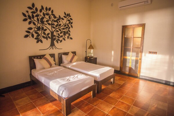 Baymaas Lakehouse - Kochi, India