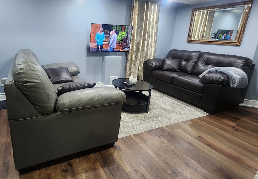 Charming Private 2 Bedroom 1 Bathroom Basement Suite In Awesome Brampton - Brampton