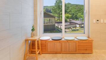 Quarto básico, 2 quartos (Room C(Pets Allowed)) | 2 quartos, Wi-Fi de cortesia