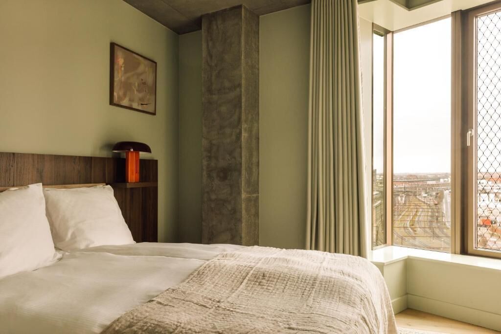 Suite Júnior, vista para o porto | Secretária adequada para computadores portáteis 