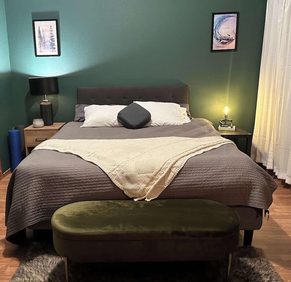 3-bedroom house in tranquil Albuquerque with cool AC breeze or warm ...