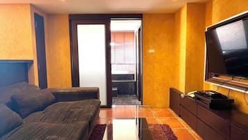Suite de Luxo, varanda, Vista para a cidade | 2 quartos, secretária adequada para computadores portáteis