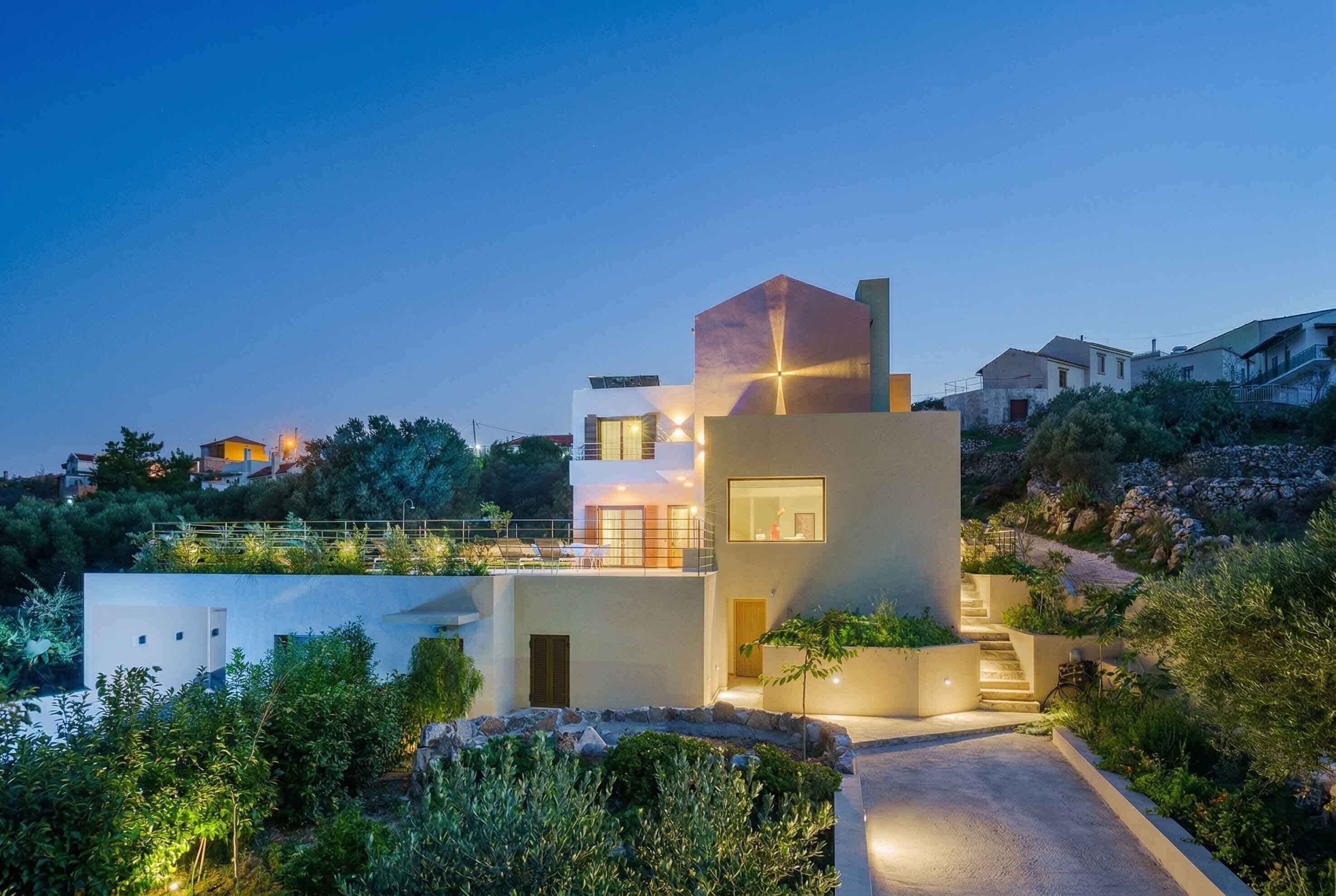 Vila superior, 4 quartos, piscina particular, vista para o mar | Cofres nos quartos, individualmente decorados