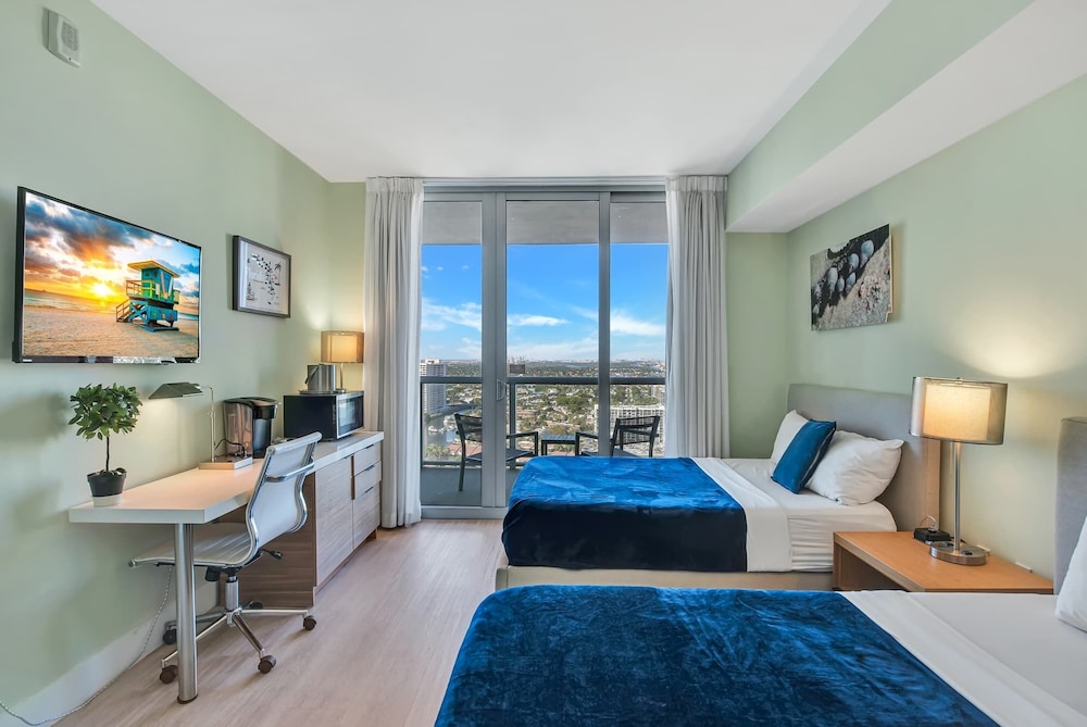 Waterfront Balcony Oasis - Steps from the Beach Reviews, Deals & Photos ...