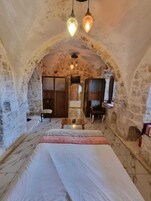 Quarto Duplo Básico | Cortinas/cortinados opacos, ferro/tábua de engomar, Wi-fi grátis 