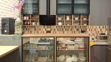 Suite de Luxo, lanai (alpendre havaiano) | Cozinha privada | Congelador