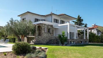 Vila | 6 quartos, escrivaninha