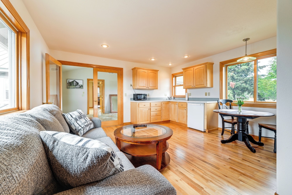 Romantic Vineyard Getaway In Oakland: Mtn Views! - Oregon